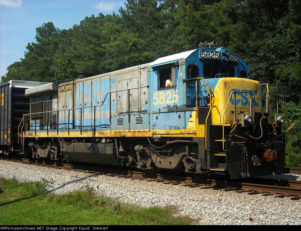 CSX B36-7 5825